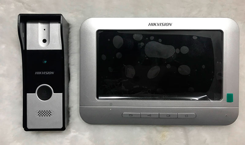 Videoportero Análogo HIKVISION DS-KIS202 - BACATÁ COMUNICACIONES